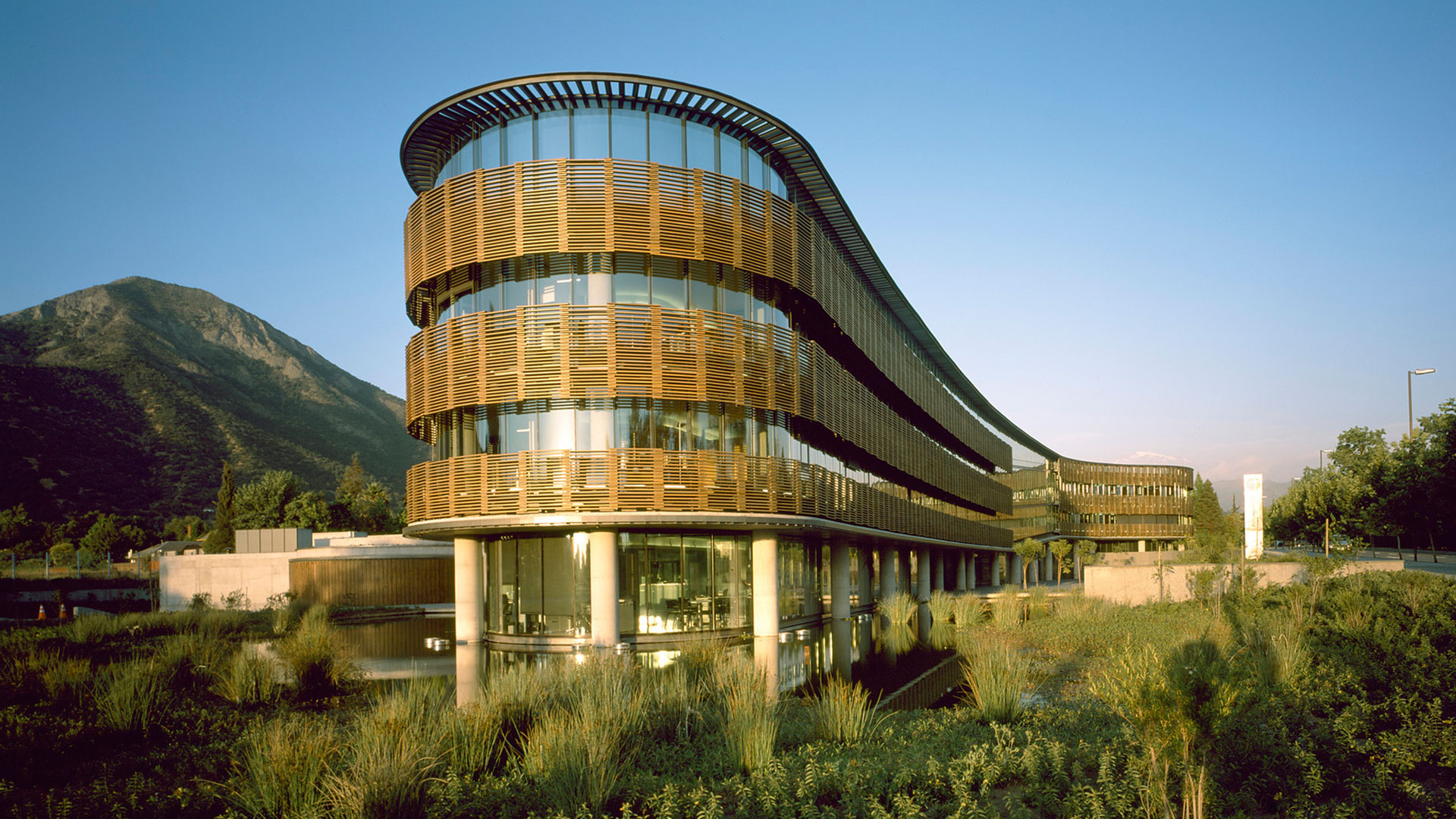 Transoceánica Building fuses innovation and sustainability ...